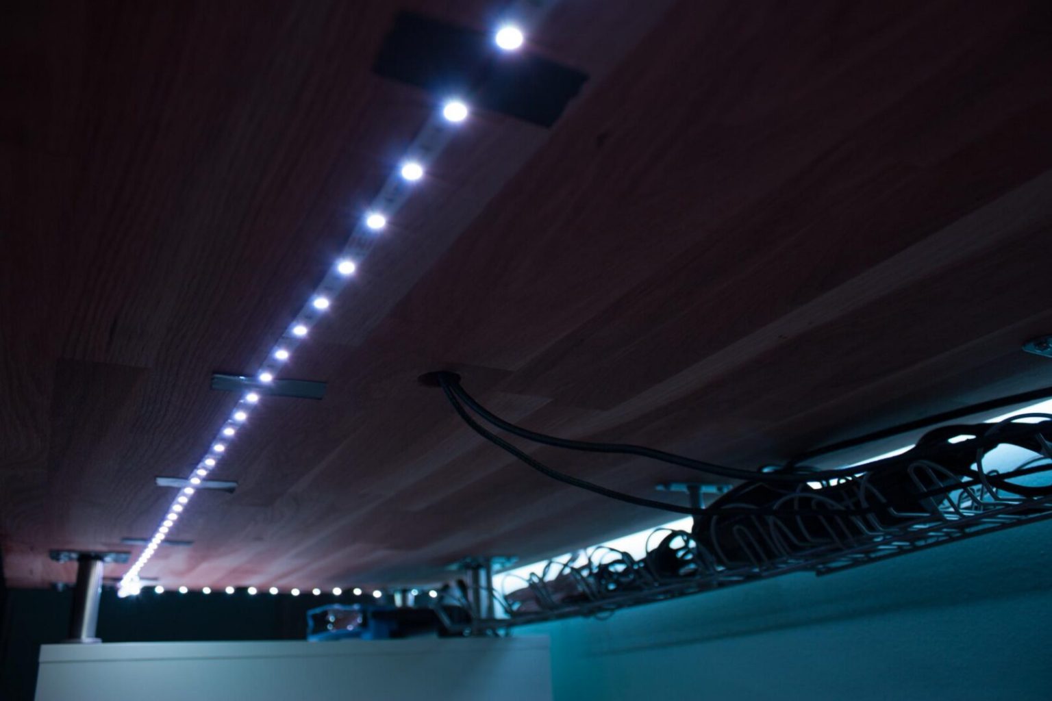 The ultimate IKEA Battlestation desk setup – Rigz