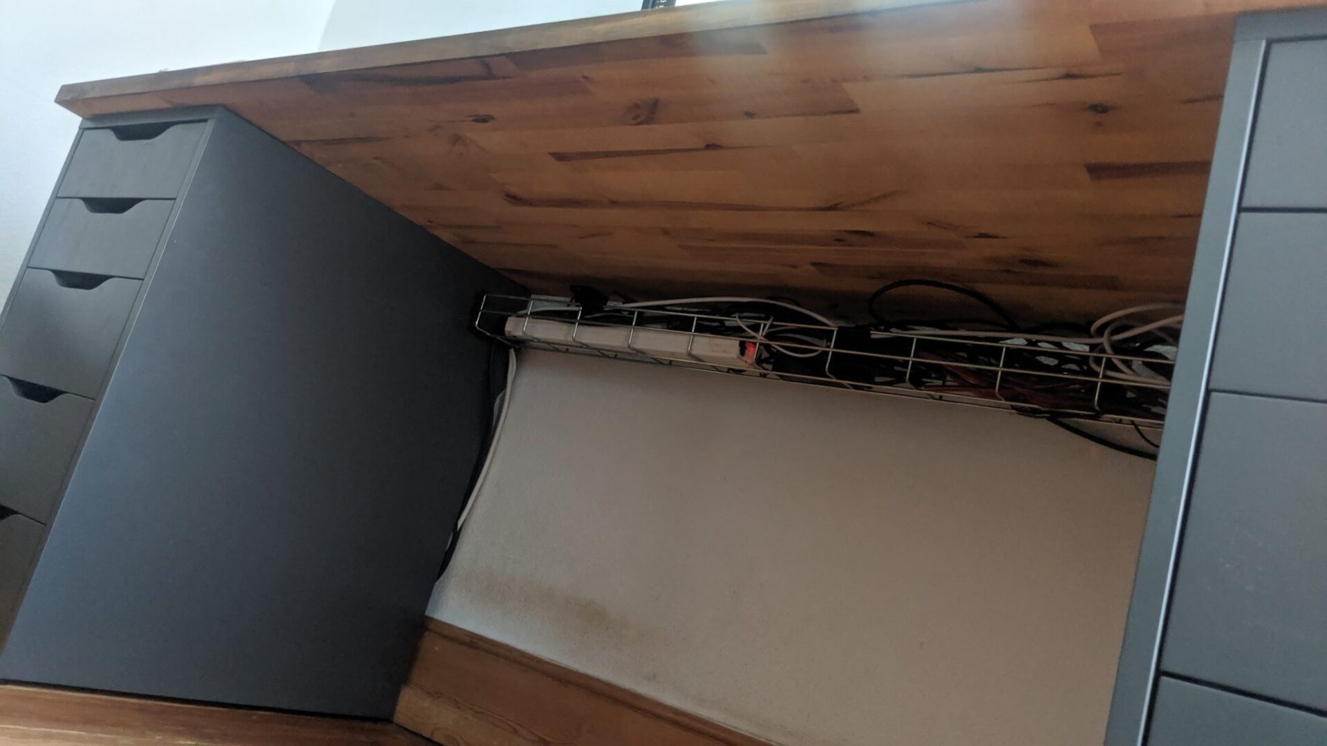 The ultimate IKEA Battlestation desk setup – Rigz